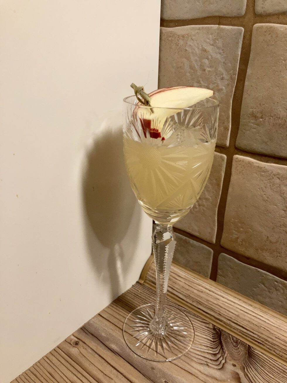 Sling of Aphrodite: Herbst-Cocktail mit Rum und Birne - mit Rezept