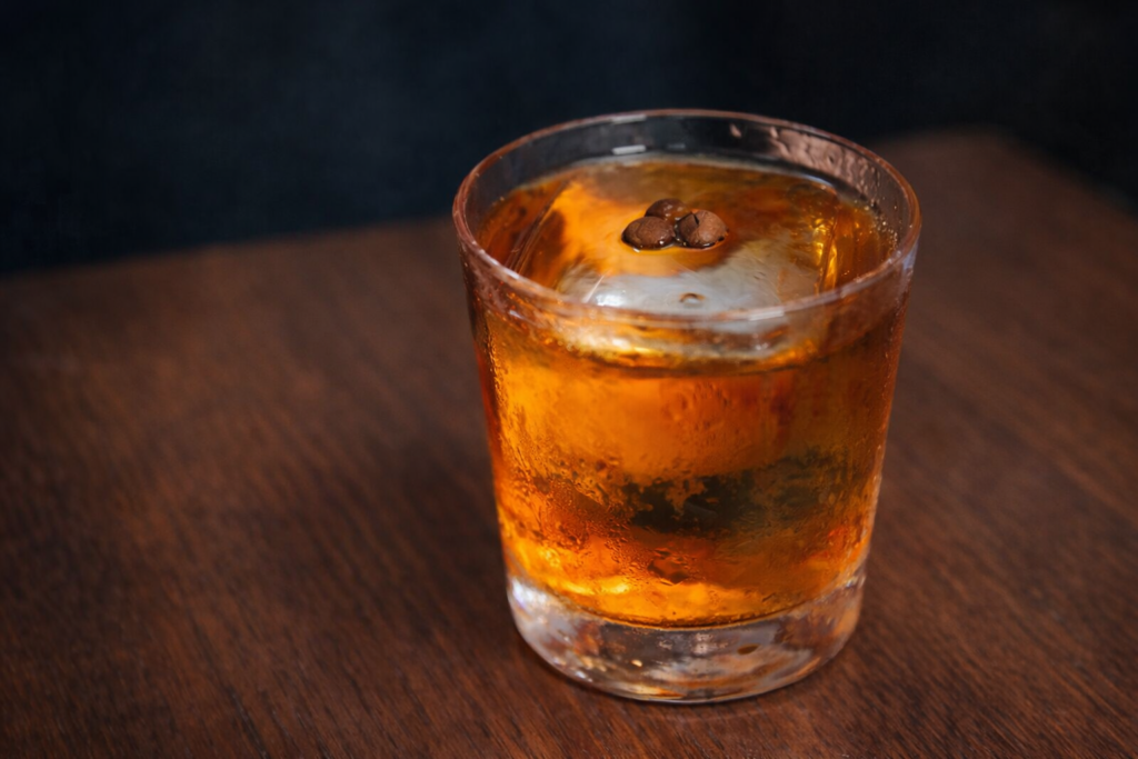 Carajillo Old Fashioned – Wenn Kaffee auf klassische Barkultur trifft